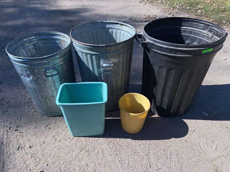 Garbage cans Five garbage cans. - McLaughlin Auctioneers, LLC- mc-bid.com