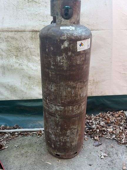 100 pound propane tank - McLaughlin Auctioneers, LLC- mc-bid.com
