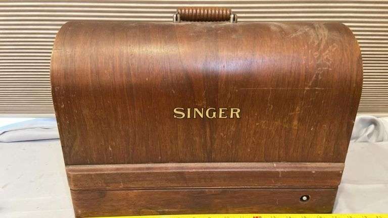 Singer Model 15 Vintage Sewing Machine, Electric, with Wooden Cover ...
