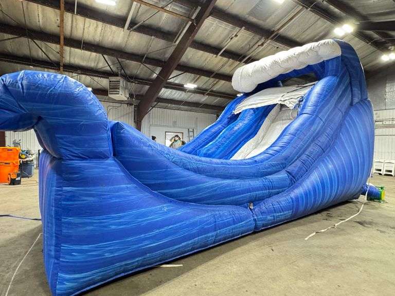 Wild Wave Mini Wet Dry Slide - McLaughlin Auctioneers, LLC- mc-bid.com