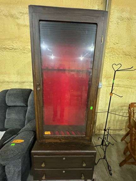 Gun case with key, holds 8 long guns, 2 drawers - Mensendiek Real ...