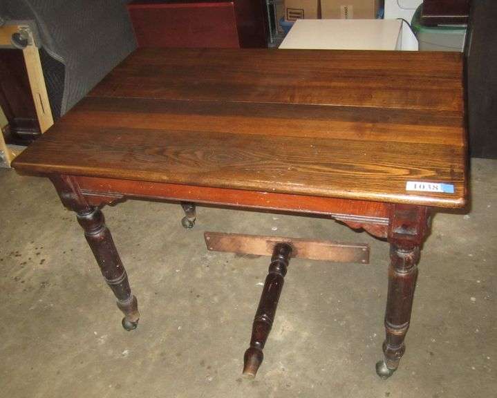 Antique dining table with optional 5th leg - Mark Van Hook, Auctioneer