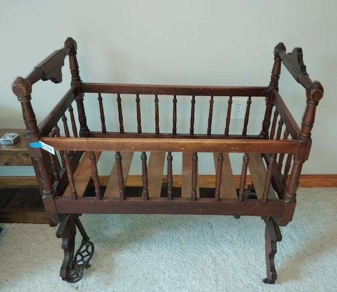 Antique cradle - Mark Van Hook, Auctioneer