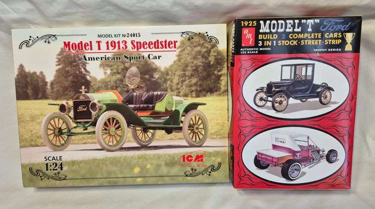 Two Model T model kits in boxes - Mark Van Hook, Auctioneer