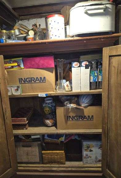 Picnic baskets, pottery, canning jars, packed glassware including ...