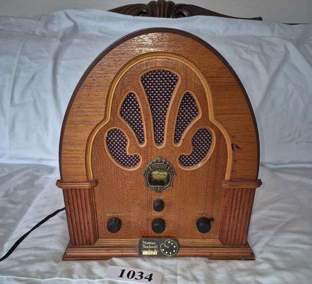 Thomas Norman Rockwell collector's edition reproduction Cathedral radio ...