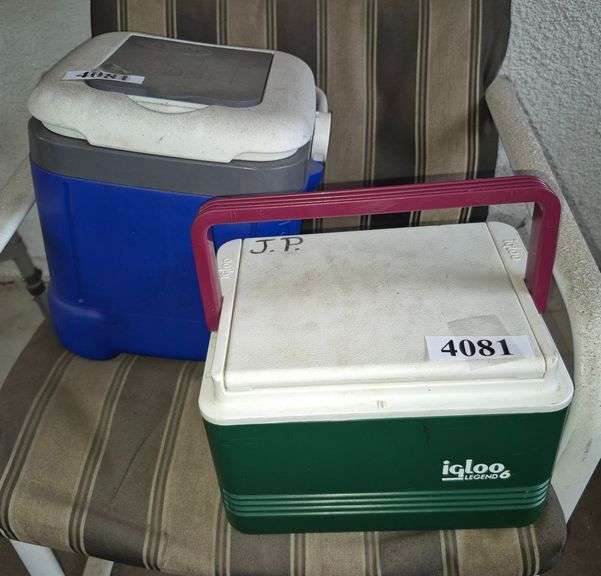 Two small igloo coolers - Mark Van Hook, Auctioneer