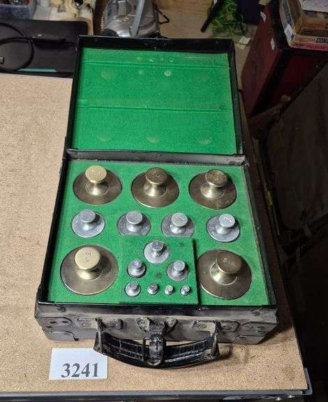 Set of weights in fitted carrying case - Mark Van Hook, Auctioneer