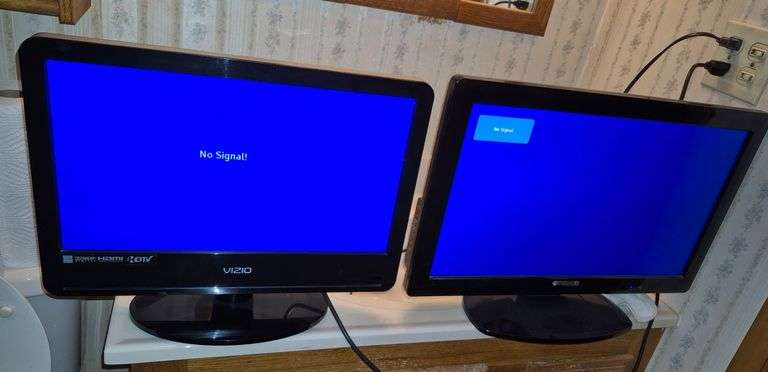 Small Vizio TV, small Polaroid TV with built-in DVD player - Mark Van ...