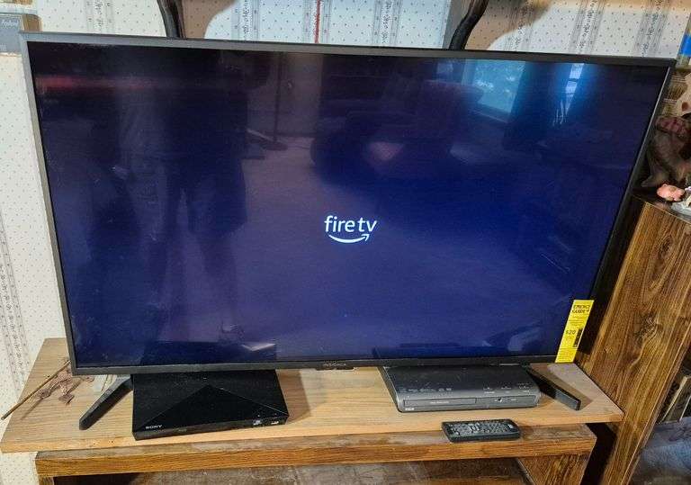 Insignia 43 inch fire tv, Sony Blu-ray / CD player, RCA DVD player ...