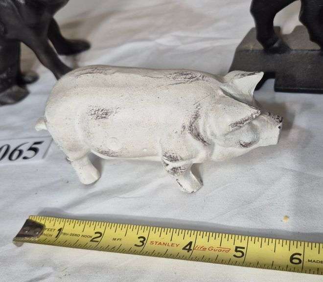 Three cast iron Pigs - Mark Van Hook, Auctioneer