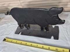 Three cast iron Pigs - Mark Van Hook, Auctioneer