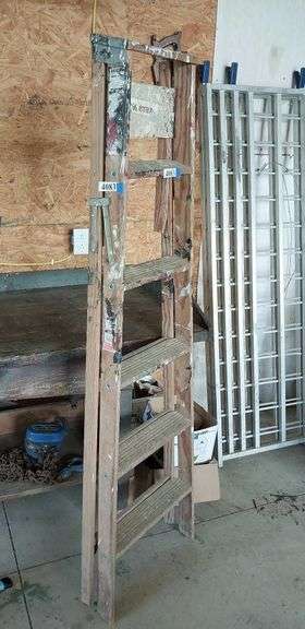 6 ft wood step ladder - Mark Van Hook, Auctioneer