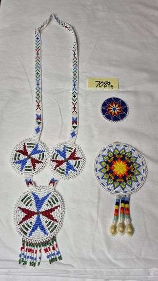 Beadwork necklace, two round small pieces of beadwork - Mark Van Hook, Auctioneer