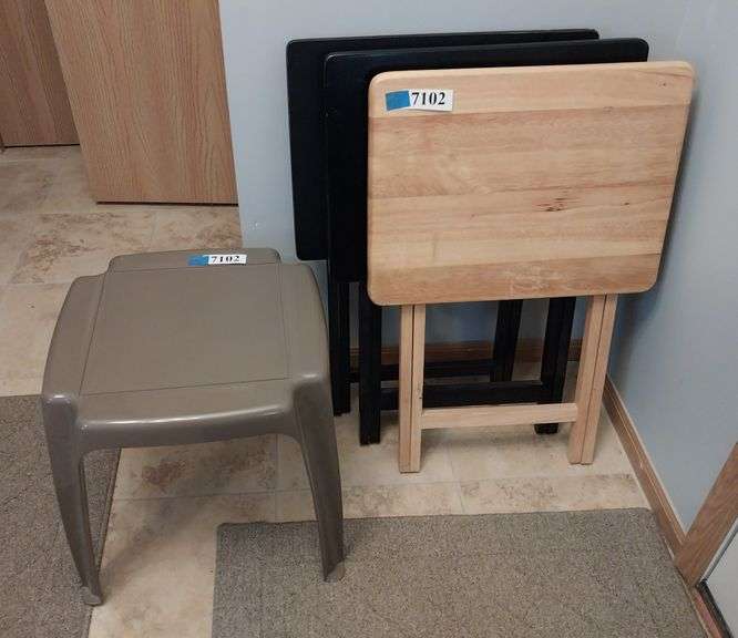 4 tray tables, plastic table/stool? - Mark Van Hook, Auctioneer