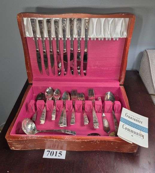 Set of vintage Community Plate Silver Plate flatware in silver chest ...