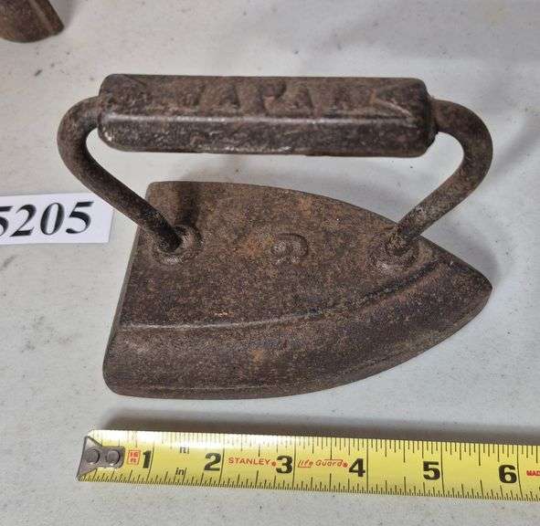 4 vintage cast iron sad irons - Mark Van Hook, Auctioneer