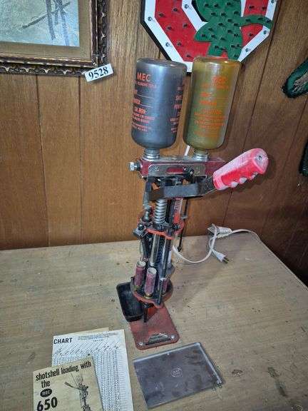 MEC model 650 reloading press with manual - Mark Van Hook, Auctioneer