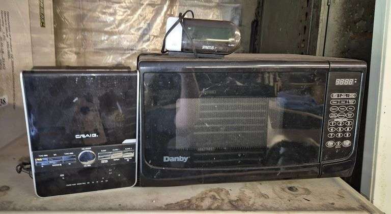 Small Danby microwave with carousel, Craig CD player, alarm clock ...
