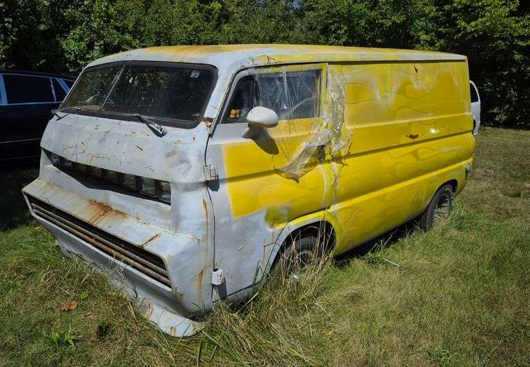 1968 Dodge custom Van "Flaming Banana" - Mark Van Hook, Auctioneer