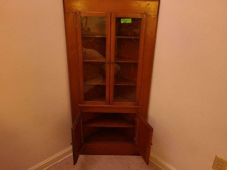 Corner display case. - Ness Bros Realtors & Auctioneers
