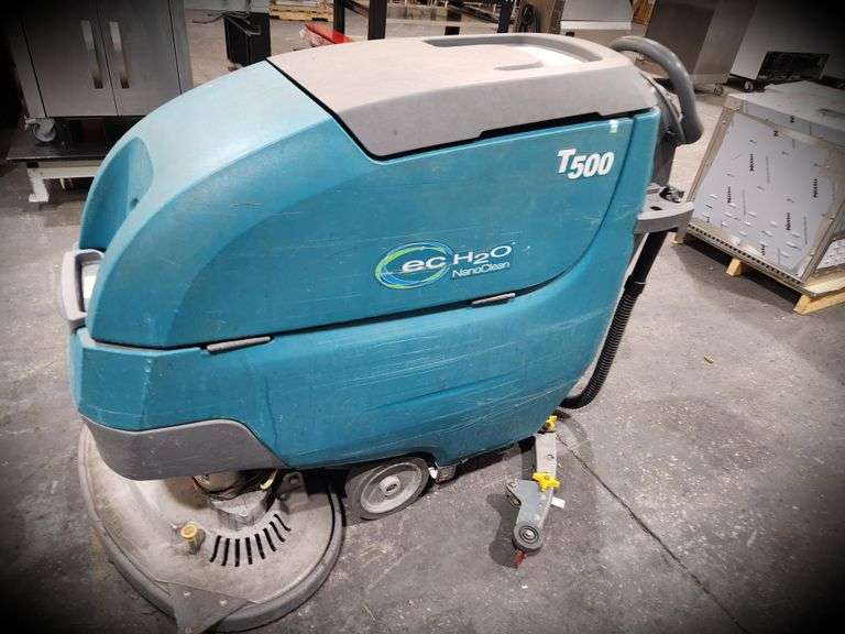 Tennant T500 Walk-Behind Floor Scrubber | Self-Propelled | 26" Path ...