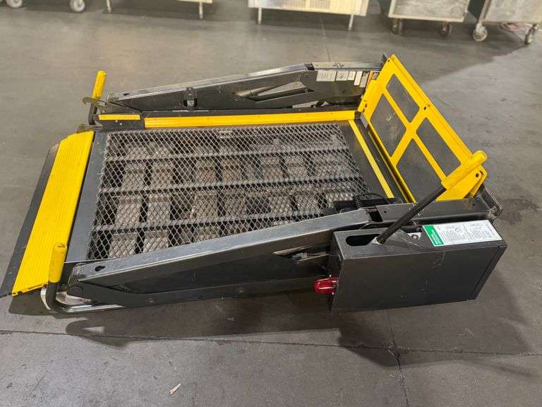 Braun Wheelchair Lift NL919FIB-2 - NexBid