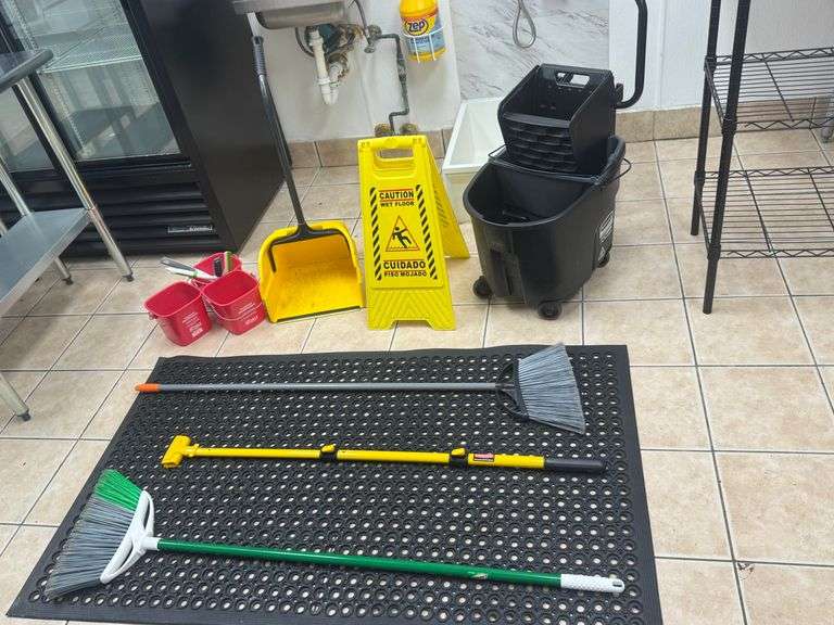 Lot of Janitorial Items - NexBid