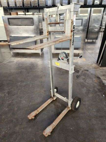 Genie Hand Operated Lift - NexBid