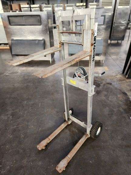 Genie Hand Operated Lift - NexBid