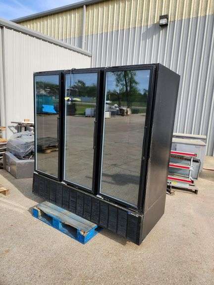 READ DESCRIPTION: MASTER-BILT 3 DOOR COMMERCIAL GLASS COOLER - NexBid
