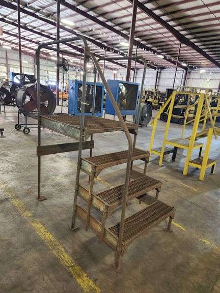 Heavy-Duty Industrial Step Platform Ladder - NexBid