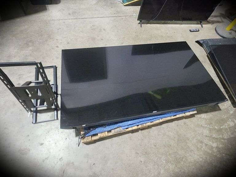 Element 75" Frameless 4K Roku Smart TV w/ Wall Mount - NexBid