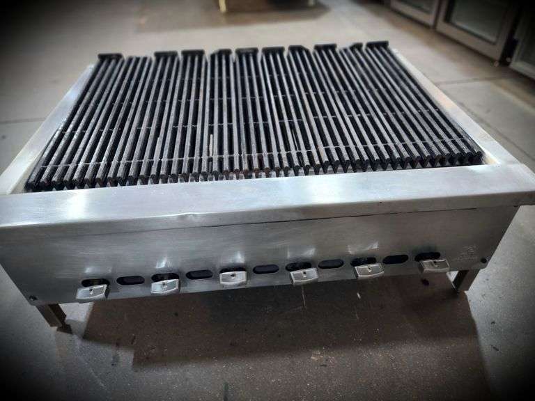 Jade Range JB-36 36" Natural Gas Charbroiler with Cast Iron Grates - NexBid