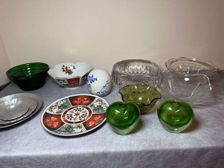 Assorted glassware, china and more - NGW Auctions