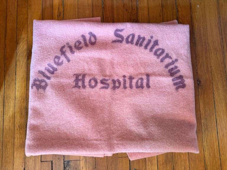 Bluefield Sanitarium Hospital wool blanket - NGW Auctions