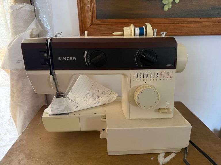 Portable Singer Sewing Machine - NGW Auctions