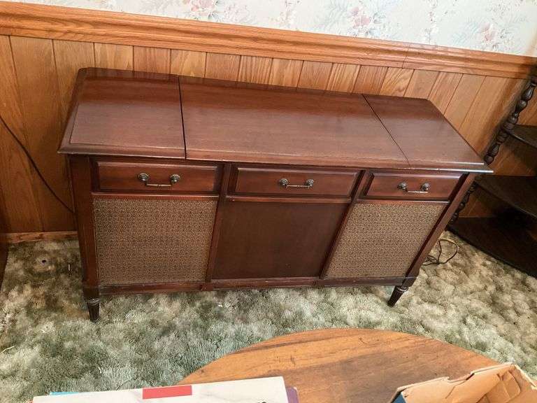 Sears Silvertone stereo - NGW Auctions