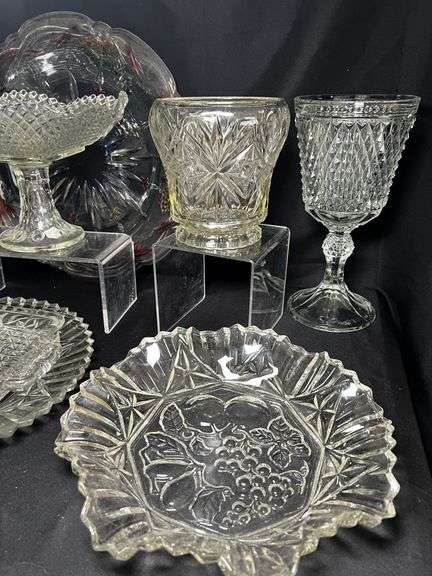 Tabletop of pressed and crystal clear glassware - NGW Auctions