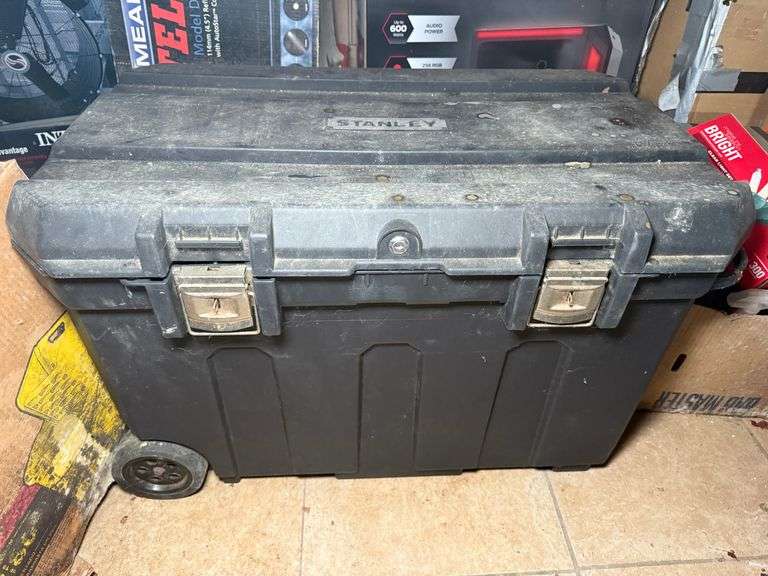 Stanley 50 gallon mobile tool chest AND contents - NGW Auctions