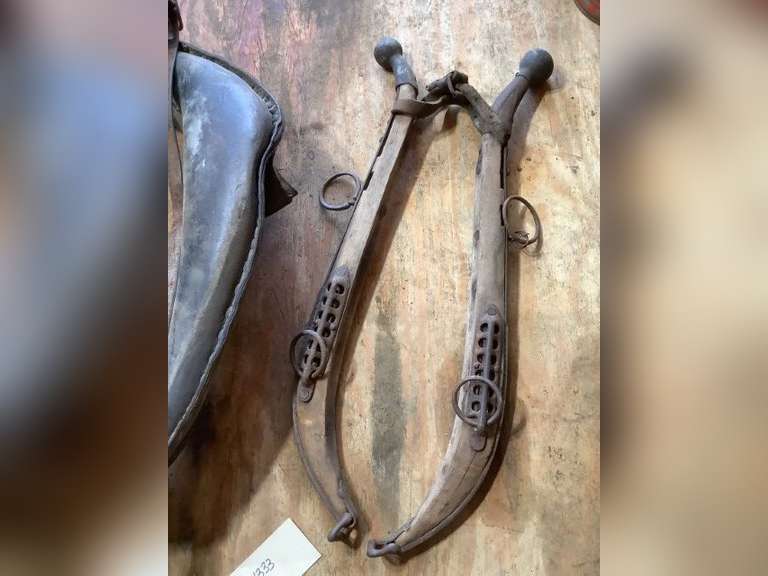Horse collar and Hames. - Northern Kentucky Auction, LLC