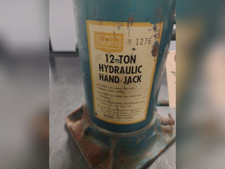 Sears 12 ton hydraulic hand jack - Northern Kentucky Auction, LLC