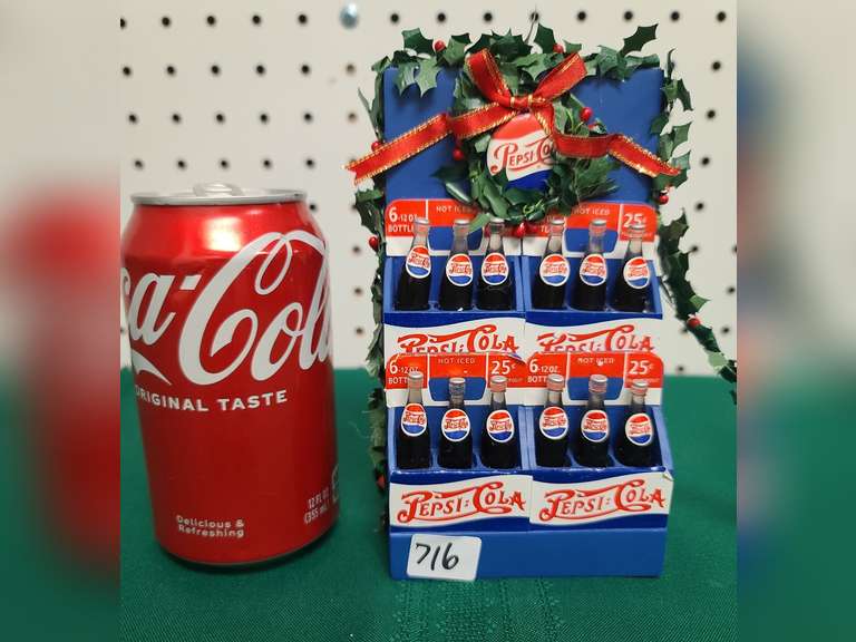 Christmas Pepsi-Cola soda figurine display - Northern Kentucky Auction, LLC