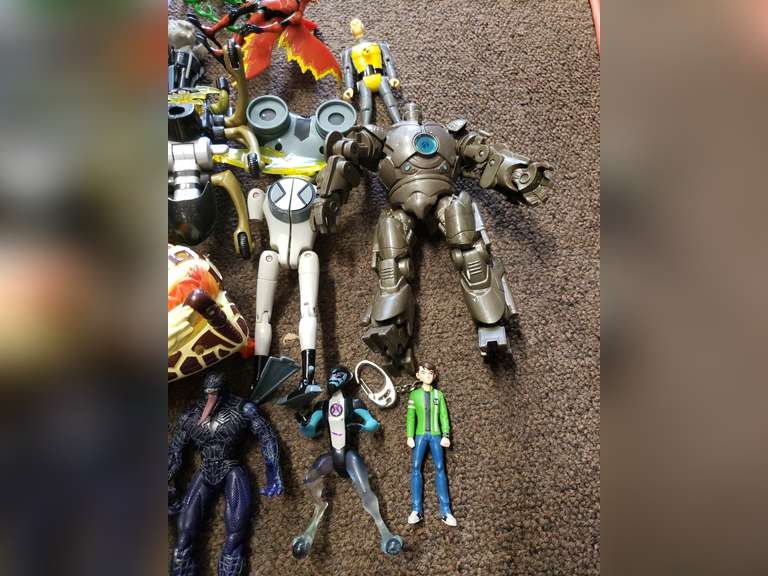 Misc cartoon figures and more - Northern Kentucky Auction, LLC