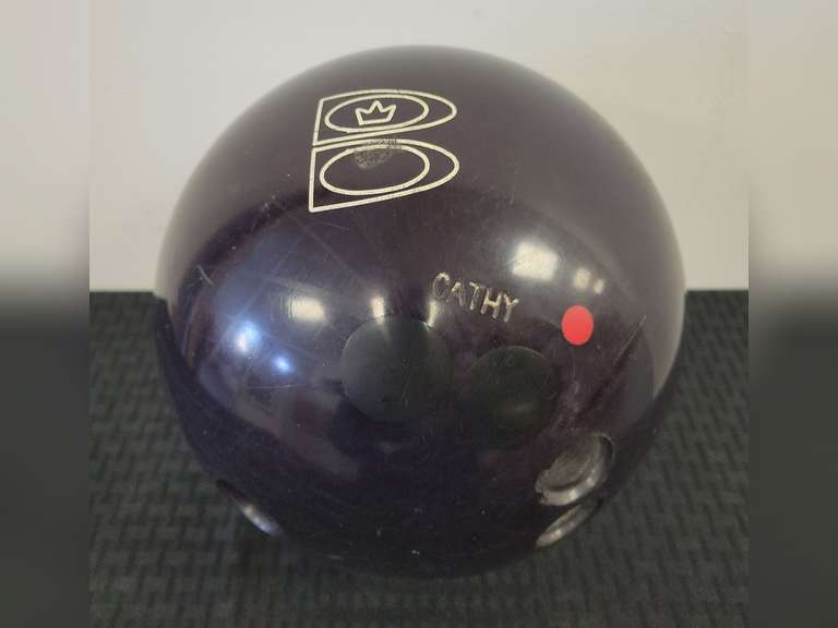 Brunswick Zone Bowling Ball 13.5#. - Northern Kentucky Auction, LLC