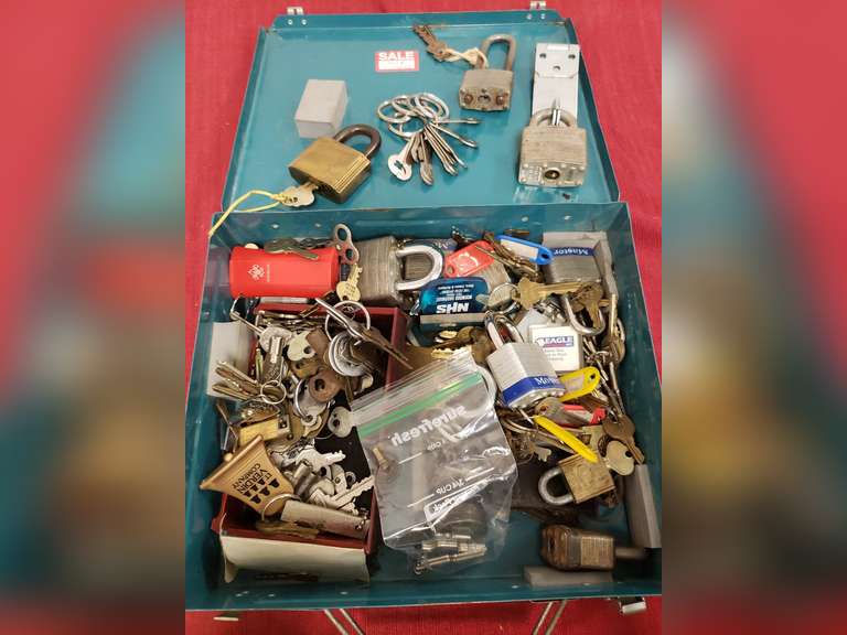 Misc locks and keys - Northern Kentucky Auction, LLC