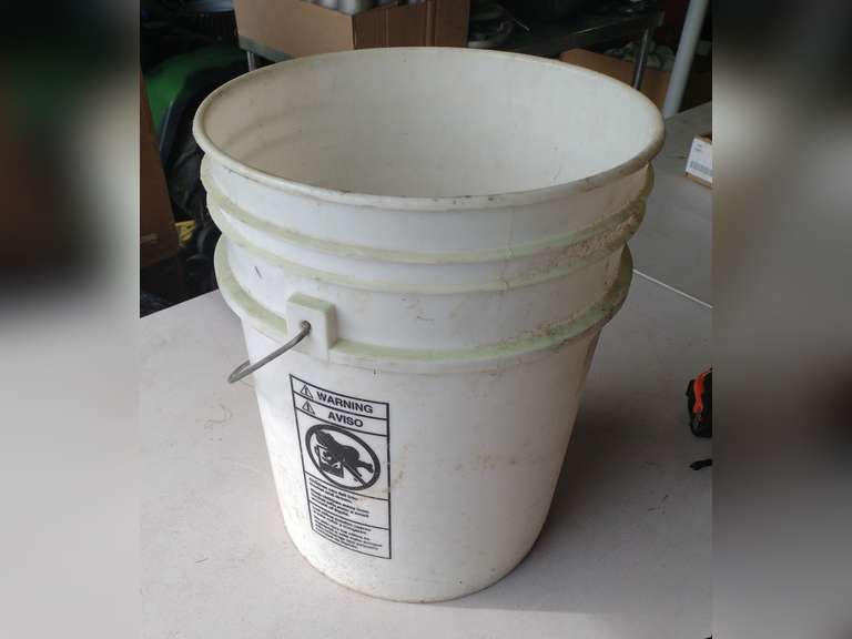 Heavy duty 12' chain with hooks. In 5- gallon bucket. - Northern ...