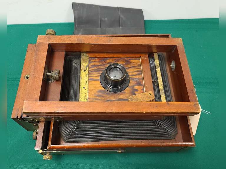 Antique Century Camera Co. Camera. - Northern Kentucky Auction, LLC
