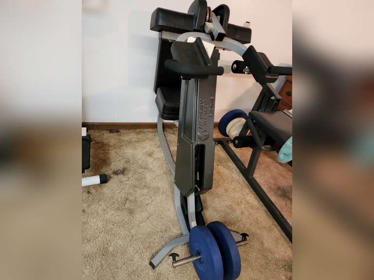 Nautilus arm weight machine has a crack in the cushions - Northern ...
