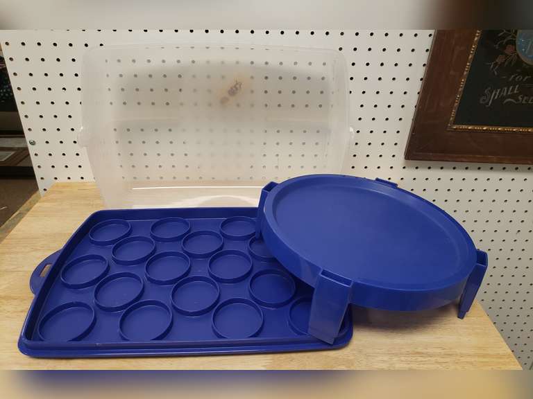 Tupperware cake and cupcake holder - Northern Kentucky Auction, LLC